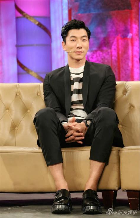 张亮感恩艰苦生活是历练 天天赞美国队长张亮美国队长艰苦新浪娱乐新浪网