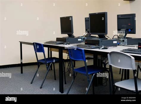 White Computer Lab Table Size X X Cm At Best Price In Aurangabad ID