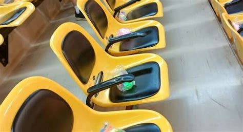 כמו באמריקה מטח בובות אל המגרש במשחק כדורסל בישראל מקור ראשון