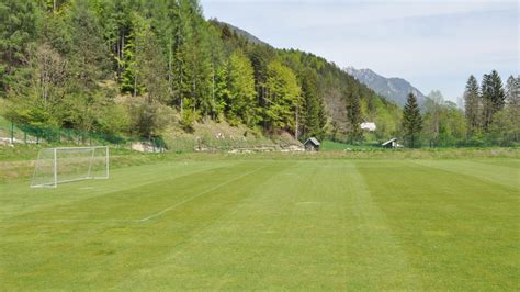 무료 이미지 잔디 구조 들 목초지 산맥 녹색 목장 평원 골프 코스 골프 클럽 축구 필드 스포츠 경기장