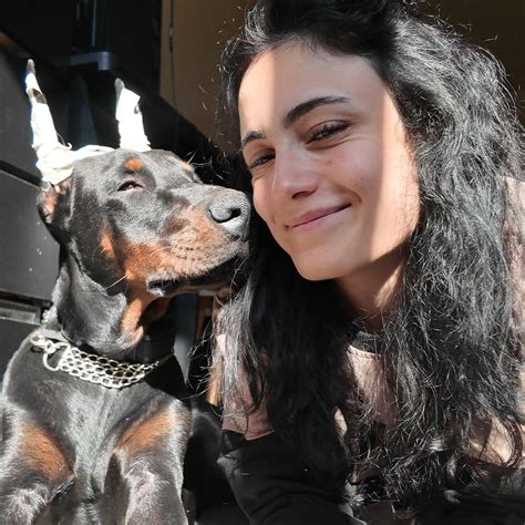 რაღაცა ტრენდია შემოსული და ყველა ამას ხსნის ხოდა გიორგიმ მომთხოვა ასე რომ ჩვენც გავხენით და