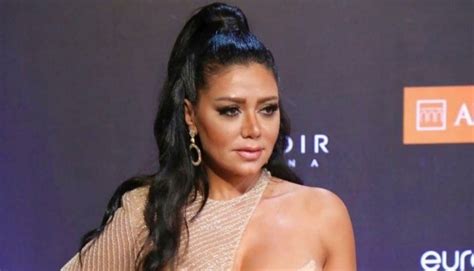 شاهد رانيا يوسف تثير الجدل بملابسها الرياضية الجريئة