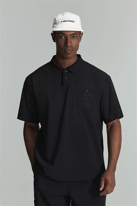 남녀공용 세미오버핏 시그니처 포켓 카라넥 반팔 티셔츠 블랙head