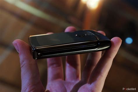 Motorola Razr Review It S Flip To Be Square