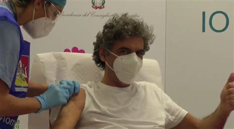 Il Primo Vaccinato In Sicilia è Il Dott Massimo Geraci Alqamah