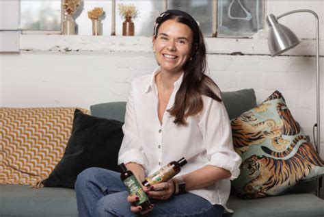 Woman Develops Shampoo To Treat Chronic Scalp Psoriasis After Years Of Ineffective Treatments