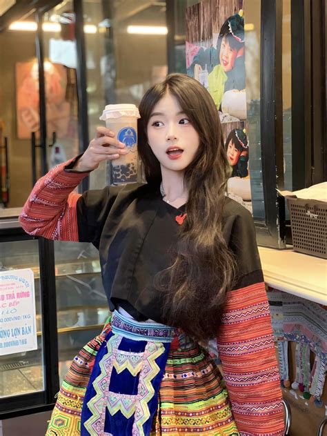 N Tiktoker Xinh P U T C Kh C Ngh N Tr N Livestream