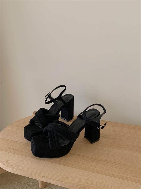 해롱러브 가보시 통굽포함 키높이 10cm 스웨이드 세무 엑스 크로스 스트랩 심플 블랙 발이편한 착화감좋은 하이힐 샌들 발목 앵클 택배 고급스러운 다리가길어보이는 각선미토오픈구두