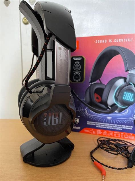 JBL Quantum Gaming Headset With Microphone And RGB Audio
