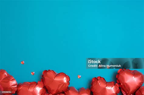 발렌타인 데이 배경입니다 복사 공간 청록색 배경에 빨간 심장 모양 풍선 0명에 대한 스톡 사진 및 기타 이미지 0명 개념 개념 기호 Istock