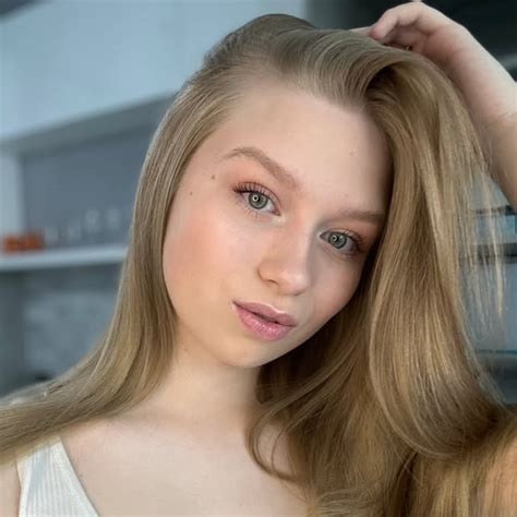 Дарья Леонтьева Продюсер блогер Leeontevaa • Threads Say More
