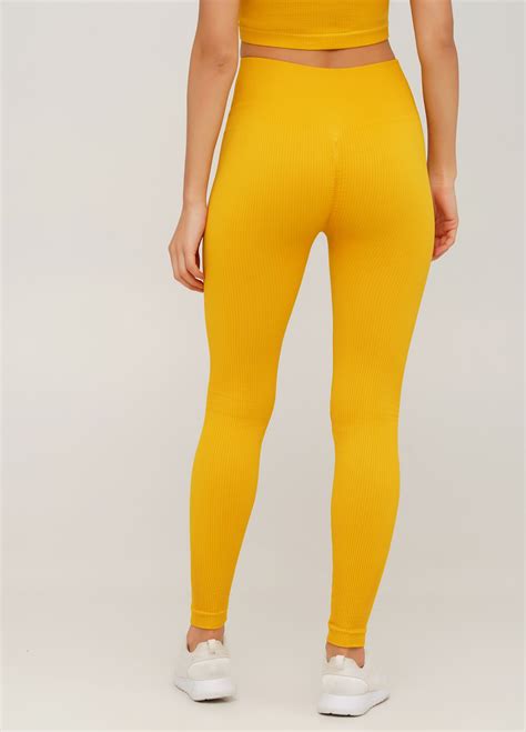 Леггинсы в рубчик с моделирующим швом сзади LEGGINGS RIB honey (желтый ...