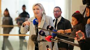 Affaire Des Assistants Parlementaires Marine Le Pen Très Sereine à L