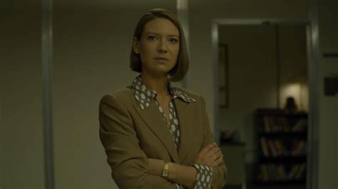 Blusa Vintage De La Dra Wendy Carr Anna Torv En Mindhunter S02e01 Spotern