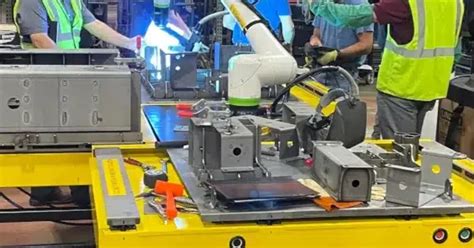 Flexing The Power Of Human Robotic Collaboration Manufacturing News Desk
