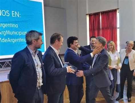 La Federación Argentina De Municipios Le Entregó Un Reconocimiento A