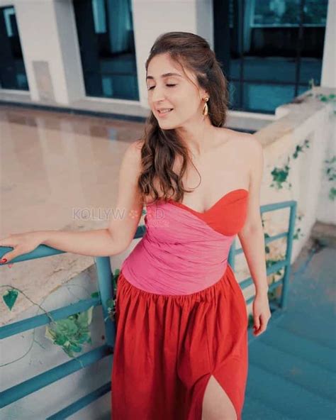 Kahan Shuru Kahan Khatam Actress Dhvani Bhanushali Photos 09 315589