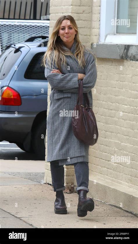New York Ny 20200918 Kaley Cuoco Pictured Being Held At Gun Point