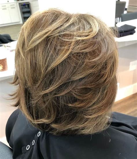 35 Modern Ways To Style A Feathered Bob In 2023