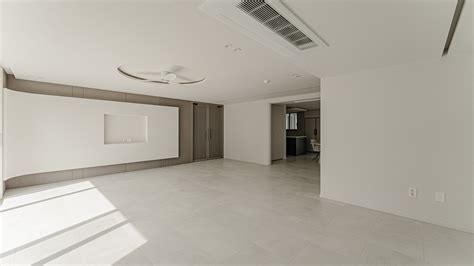 삼월디자인 I 판교인테리어 분당인테리어 아파트인테리어 용인인테리어 수지구 성동마을 Lg빌리지3차 91평 그레이톤의 우드필름과 아이보리톤의 벽지 공간의 일체감과 통일성이