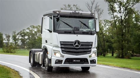 Así Son Las Nuevas Generaciones De Camiones De Mercedes Benz Parabrisas