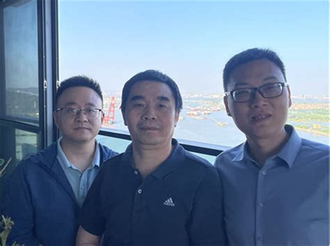 往届成员宋飞 四川大学教授 、王飞 公司监事 等回母校参加百年校庆活动 最新动态