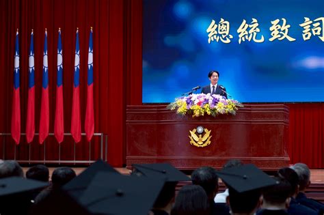 Президент Лай Цин дэ поздравил выпускников Центральной полицейской академии Новости