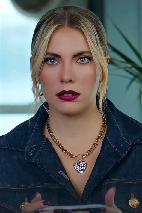 Pin By Fer On Eda Ece Gorgeous Eyes How To Look Classy Celebrity Makeup