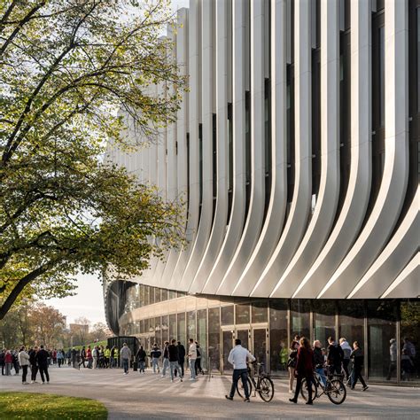 Foster Partners Unveils 100 000 Seat Stadium For Manchester United