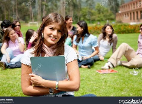 عکس دختر دانشجو طبیعی
