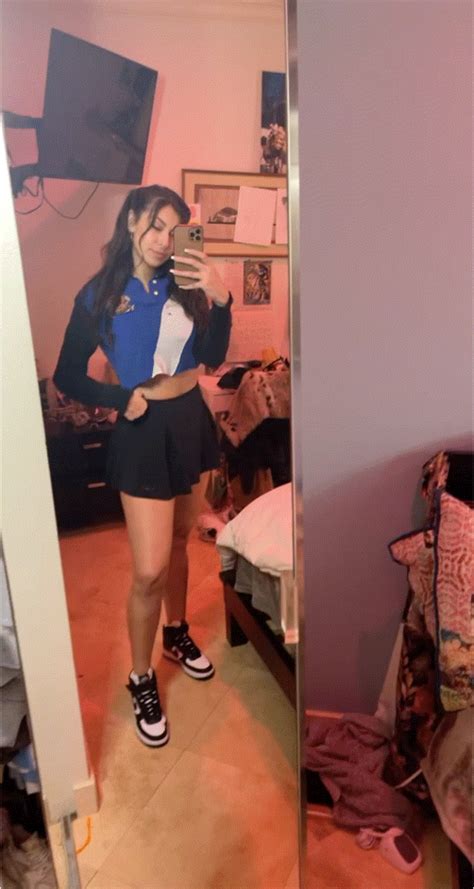 Hey There Neighbor How Do I Look Today Wanna Grab Lunch R Sfwnextdoorgirls