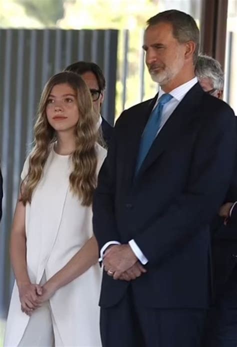 Tak Semahal Yang Dikira Ternyata Segini Harga Baju Putri Leonor Dan Sofia Halaman 2 Parapuan