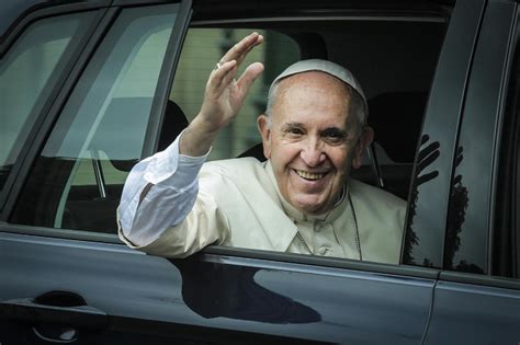 Франциск хамба лам бүх хөрөнгөө залууст хандивлажээ