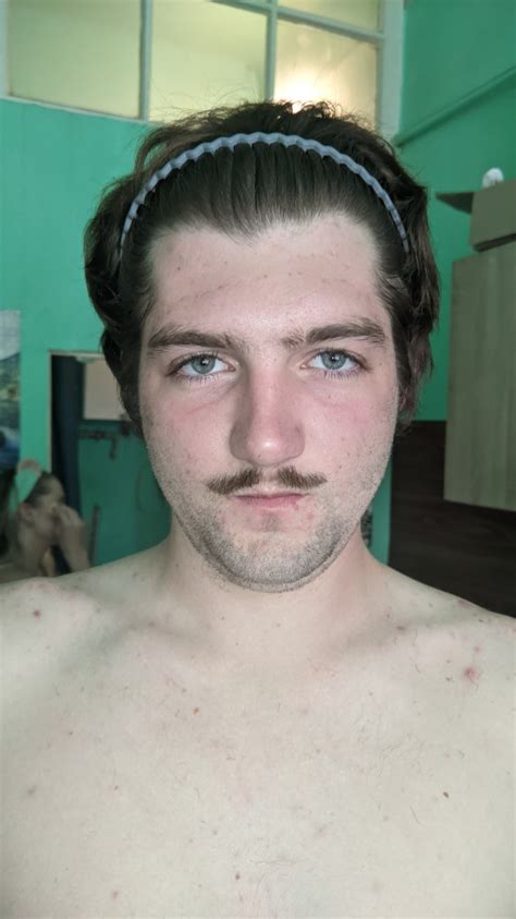 Создать мем парень с усами парень с усиками с усами Картинки