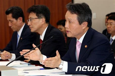 질의 답하는 권도엽 장관 뉴스1