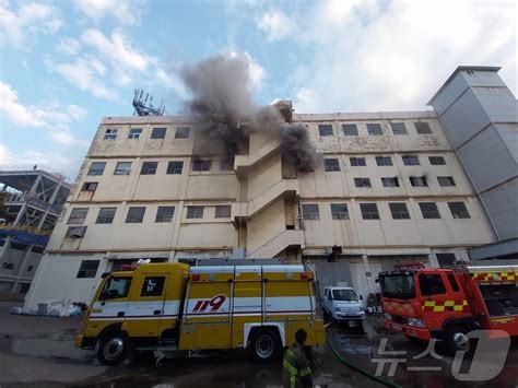 인천 서구 공장 화재…진화 작업 중 뉴스1