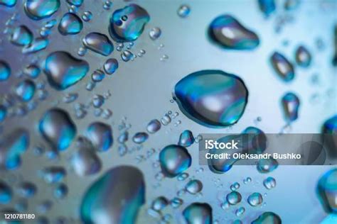 홀로그램 효과의 아름다운 추상화 팬텀 블루 컬러 라이트 워터 드롭을 닫습니다 디자인에 대한 배경 패턴입니다 매크로 사진 보기 0명에 대한 스톡 사진 및 기타 이미지 Istock