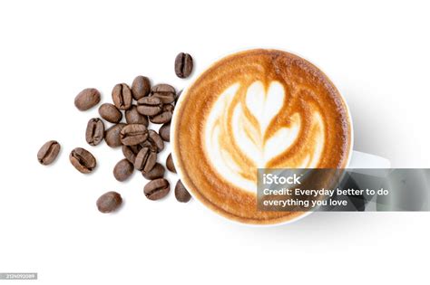 흰색 머그잔에 카푸치노 커피와 흰색 바탕에 분리된 볶은 커피 원두 커피 마실 것에 대한 스톡 사진 및 기타 이미지 커피 마실