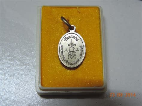 เหรียญเม็ดแตง รุ่น1หลวงพ่ออุ้น วัดตาลกง ปี2548 เนื้ออัลปาก้า สภาพสวยมากเดิมๆพร้อมกล่องเดิม พระ