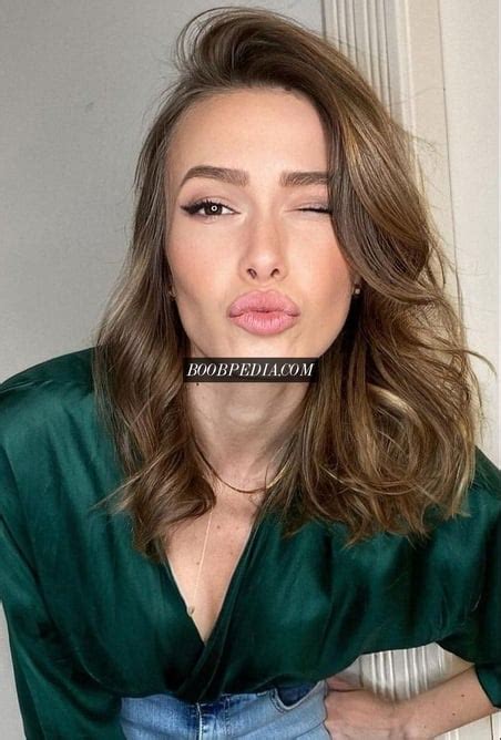 Mon Nom Est Sagari Mince Tendre Bébé Sensuelle Flexible Fille Je Répondrai Attentivement à