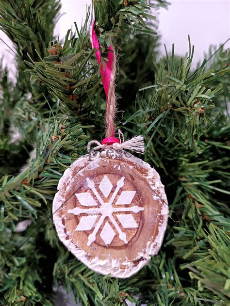 Новогодний кот с цветами елочная игрушка из дерева ручной работы Сувениры и подарки