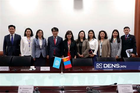 ХНХ ын сайд Д Сарангэрэл Олон улсын хөдөлмөрийн байгууллагын бүсийн захиралтай уулзжээ Dens Mn