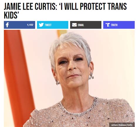 بازیگر هالیوودی معروف به اجبار لباس دخترانه تن پسرهای خود می‌کند پخش