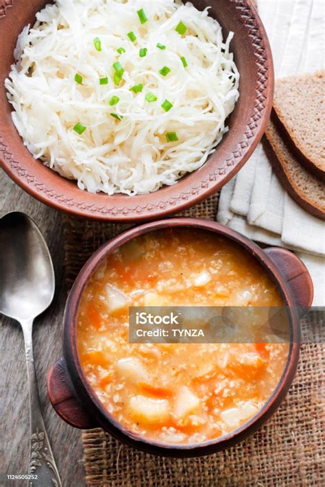 Kapustnyak소금에 절인 양배추 기장 및 고기 전통적인 우크라이나 겨울 수프 0명에 대한 스톡 사진 및 기타 이미지 0명 갈색 감자 요리 Istock