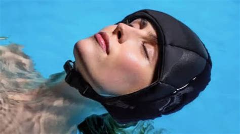 This Cap Helps You Float And Relax And Water