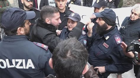 Comitato Remigrazione A Pistoia Momenti Di Tensione Youtube