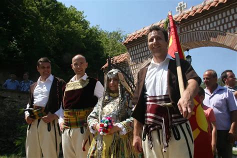 Годинава повторно традиционалната Стенечка свадба со горнополошки народни носии Република