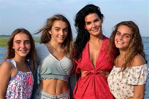 Angie Harmon Unveiling The Secrets Behind Her Success Ga Fashion