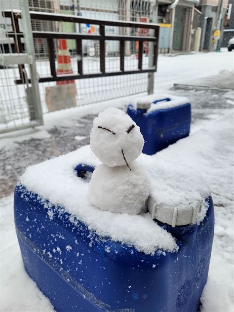 소명어린이집 늘푸른2반 1월에는 친구들과 함께 찜질방 놀이와 설 명절을 맞이하여 전통 간식 쌀 강정 만들기와 한복 체험과 민속 놀이등 다양한 활동을 하였습니다 놀이
