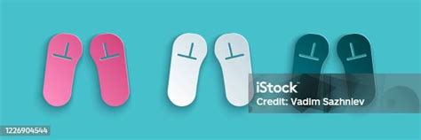 파란색 배경에 격리 된 종이 컷 슬리퍼 아이콘입니다 플립 플롭 기호 종이 아트 스타일입니다 벡터 일러스트레이션 공휴일에 대한 스톡 벡터 아트 및 기타 이미지 Istock